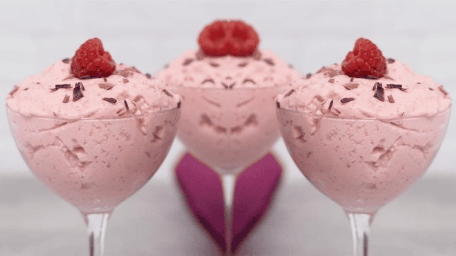 Svěží malinová pěna s čerstvým ovocem | recept